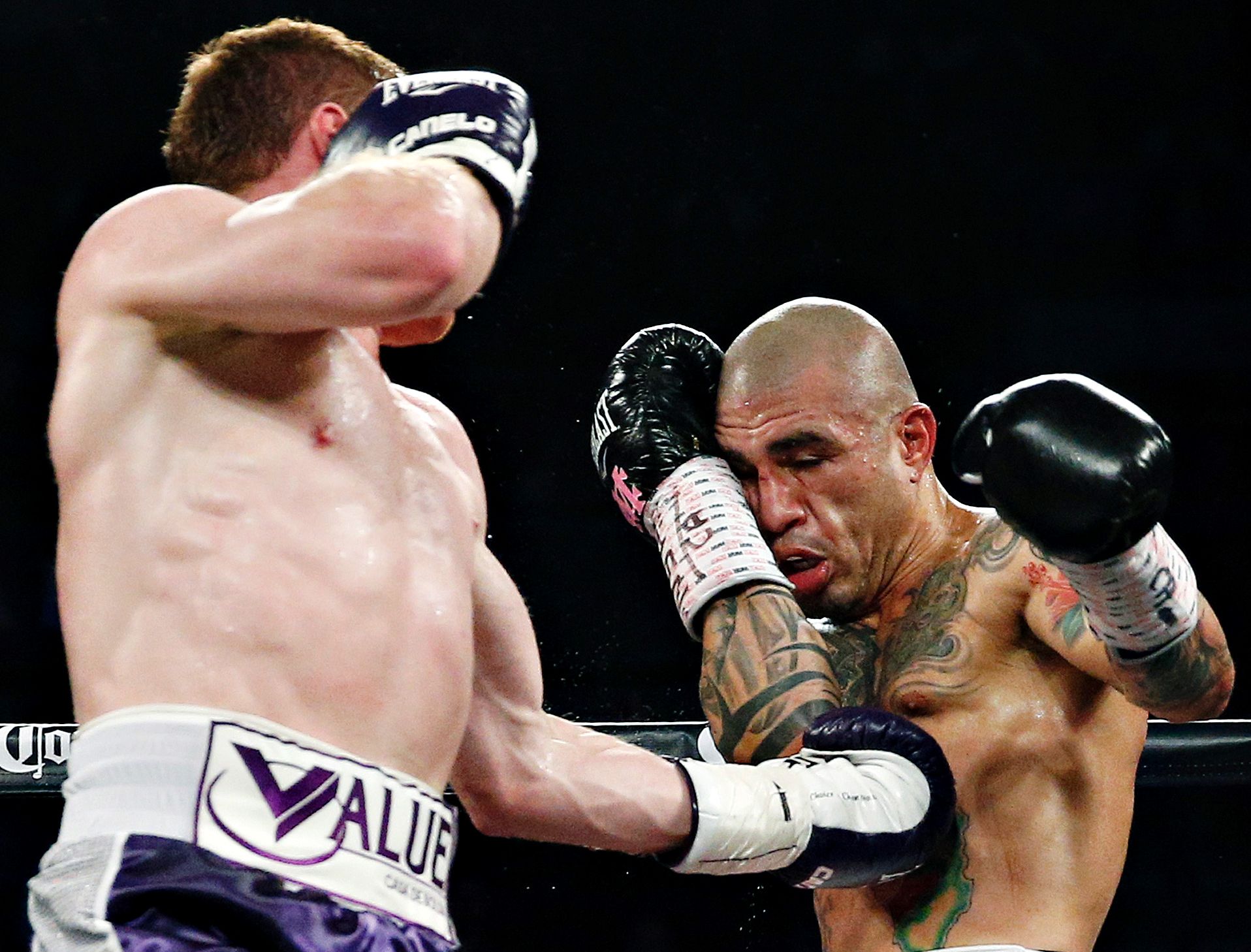 Miguel Cotto vs Canelo Alvarez - Photos: Miguel Cotto vs. Canelo Alvarez - ESPN