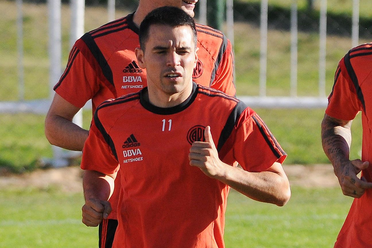 Saviola: "Si pensamos que son genios del fútbol la vamos a pasar mal"
