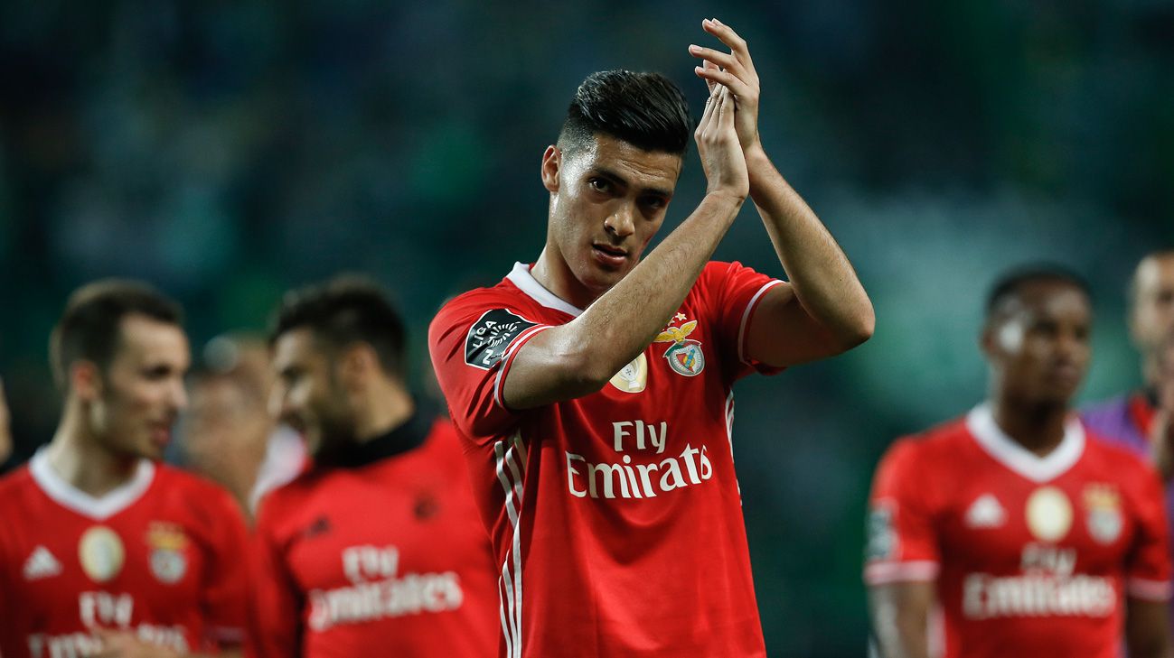 Jiménez ingresa de cambio en victoria del Benfica