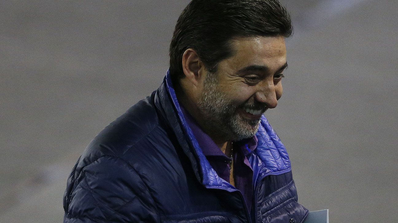 Angelici bromeó con las fotos que se viralizaron de Centurión - ESPN