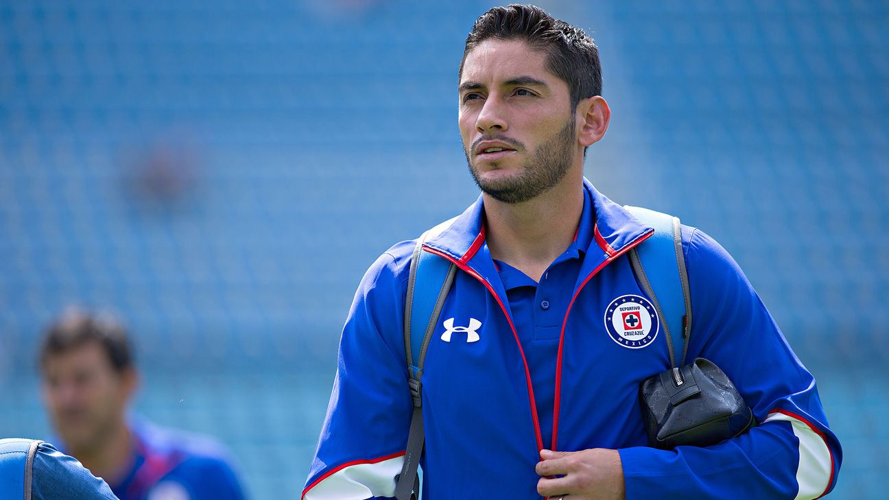 "A Chuy le convendría un cambio", asegura su agente y padre