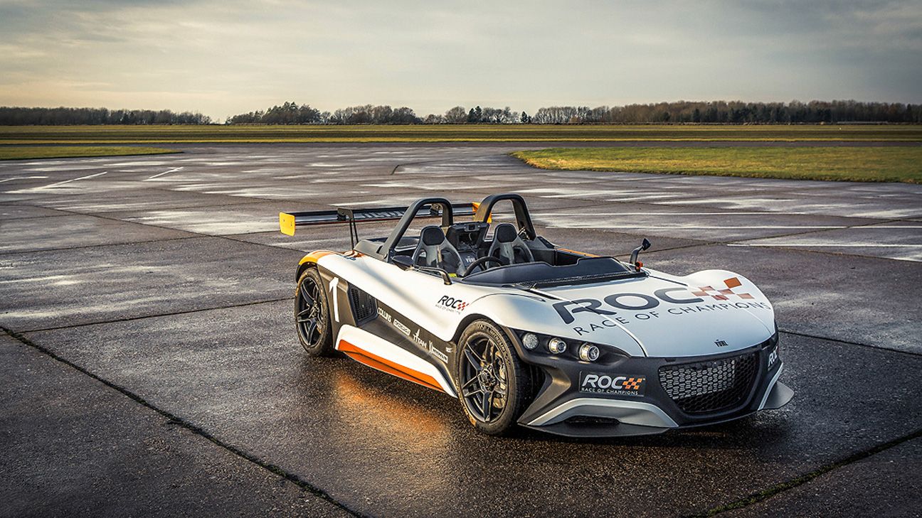 Auto mexicano participa en Carrera de Campeones