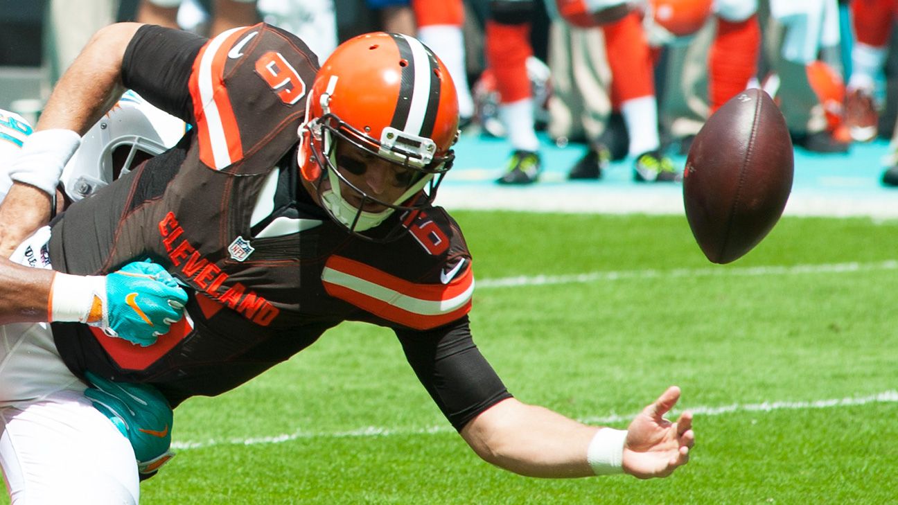 Cody Kessler, QB titular de los Browns en las prácticas del offseason