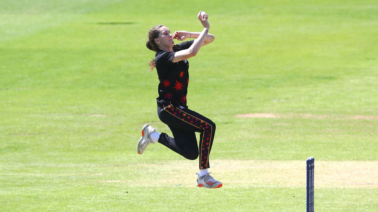 Emily Arlott earns maiden England call-up for India Test - ESPN