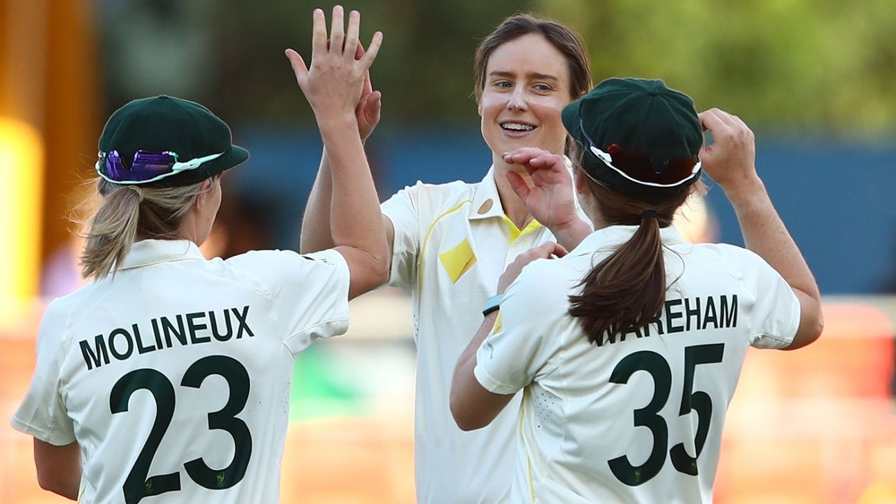 Does Ellyse Perry know she was Sophie Molineux's childhood hero? - ESPN