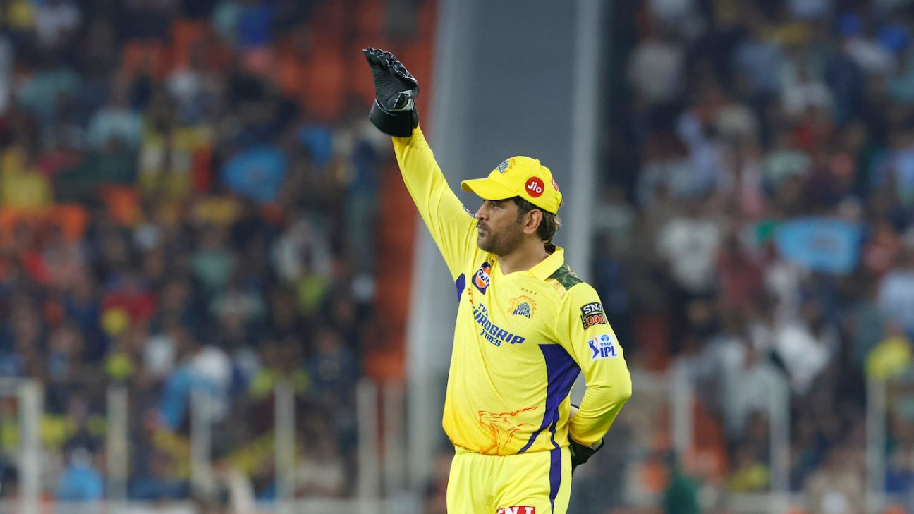 Dhoni: No-balls and wides are hurting CSK 'really bad' - ESPN