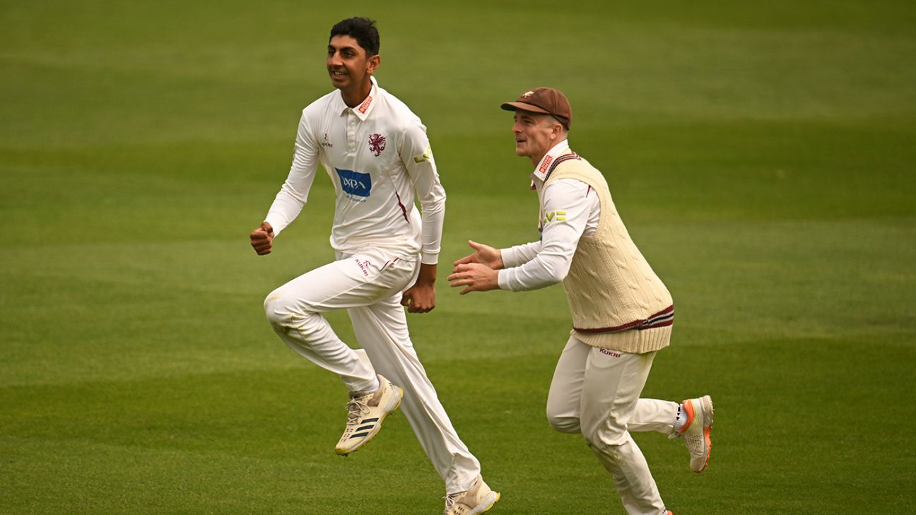 Shoaib Bashir Let Emotions Fall Out After Shock England Call Up Espn 