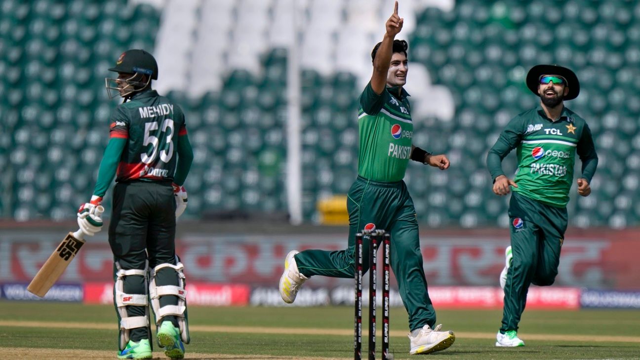 Naseem Shah suffers injury scare against Bangladesh - ESPN