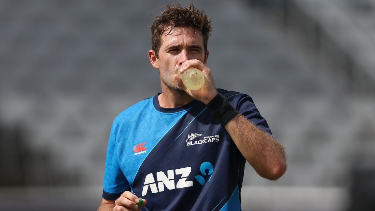 Southee reprimanded for smashing hand-sanitiser dispenser - ESPN