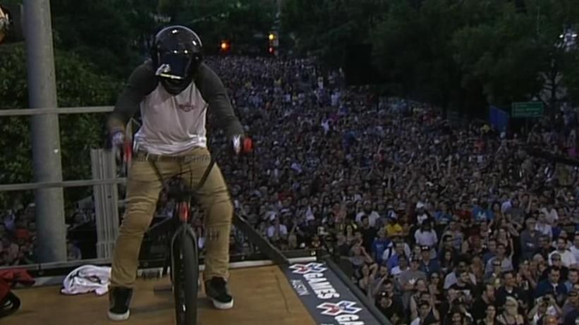 Mykel Larrin scores a 85.00 in Run 1 in BMX Vert Final - ESPN Video