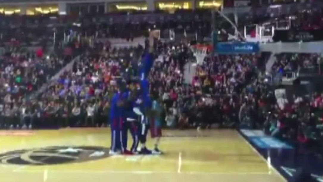 Former UCLA player clears five people to win dunk contest - ESPN Video