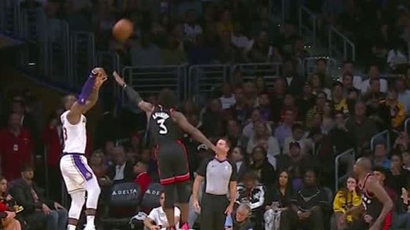 LeBron hits difficult fade-away shot - ESPN Video