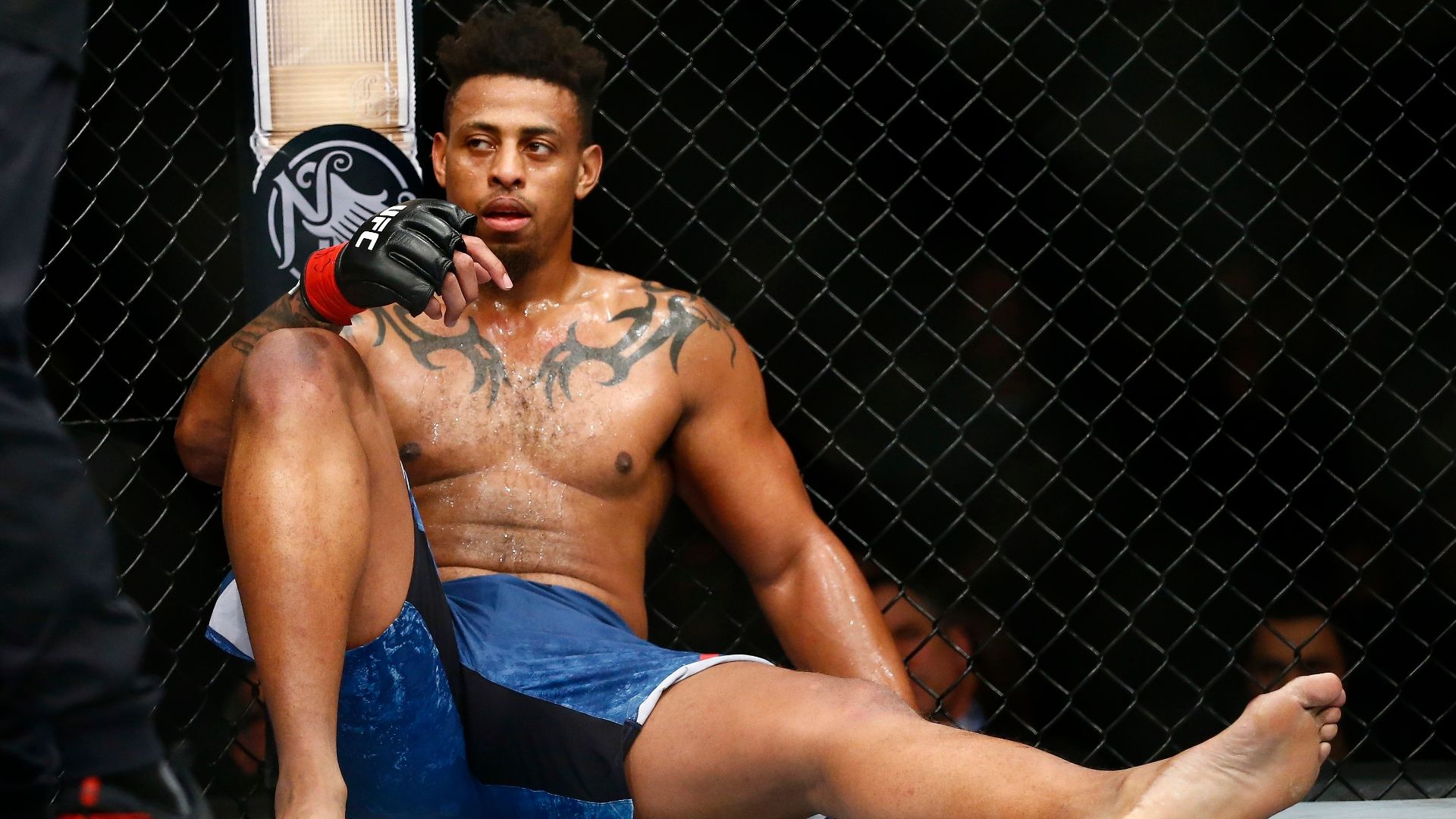 Hardy's UFC debut ends in DQ - ESPN Video