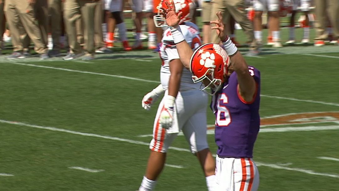 Lawrence throws first TD pass to Higgins - ESPN Video