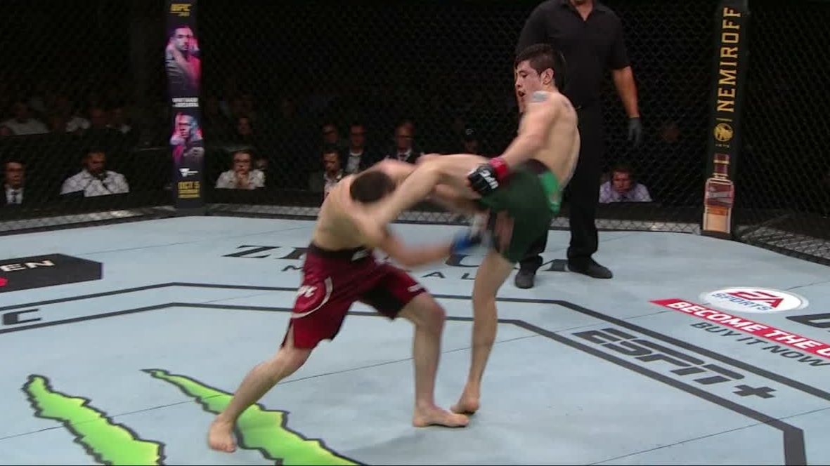 Moreno catches Askarov with head kick - ESPN Video