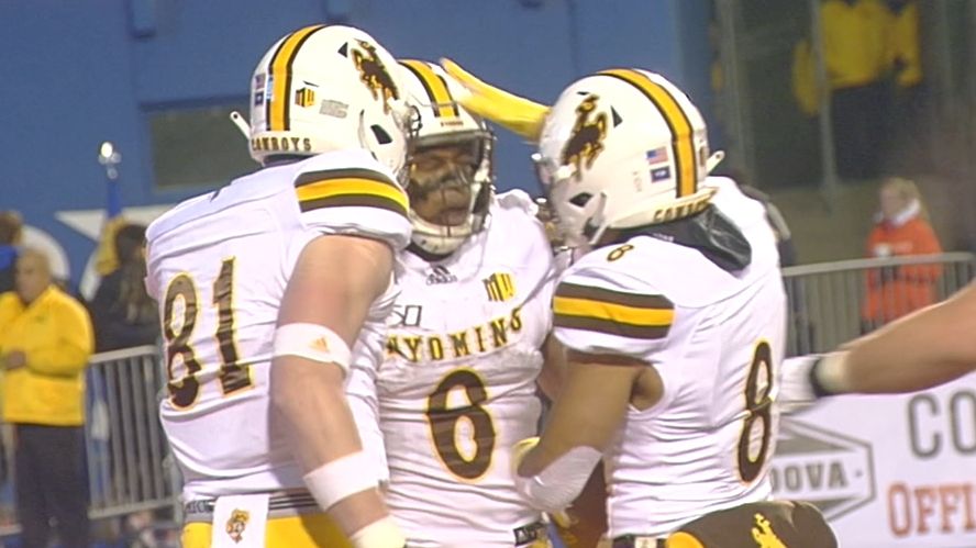 Valladay cruises in for Wyoming TD - ESPN Video
