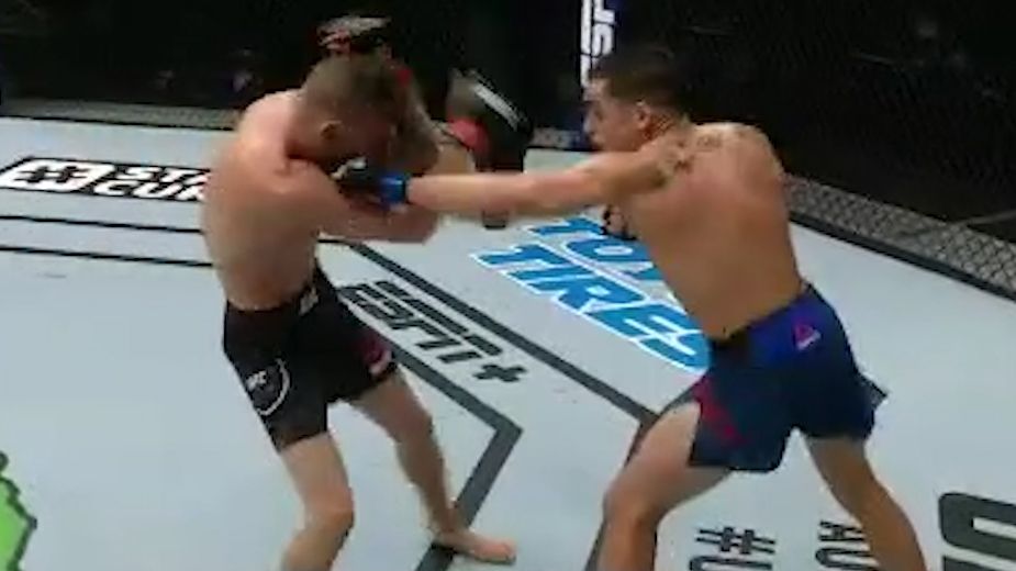 Tim Elliott and Ryan Benoit exchange combinations in Round 2 - ESPN Video