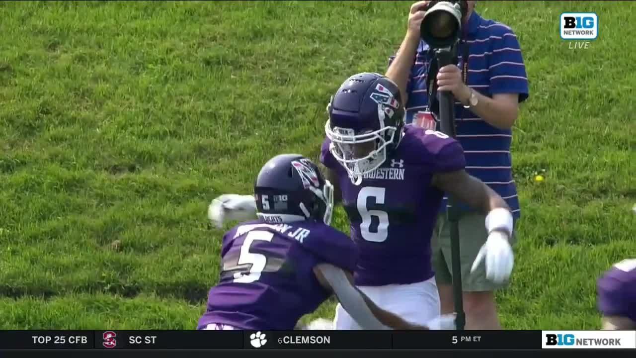 Hunter Johnson rolls out and throws 25-yard touchdown pass. - ESPN Video