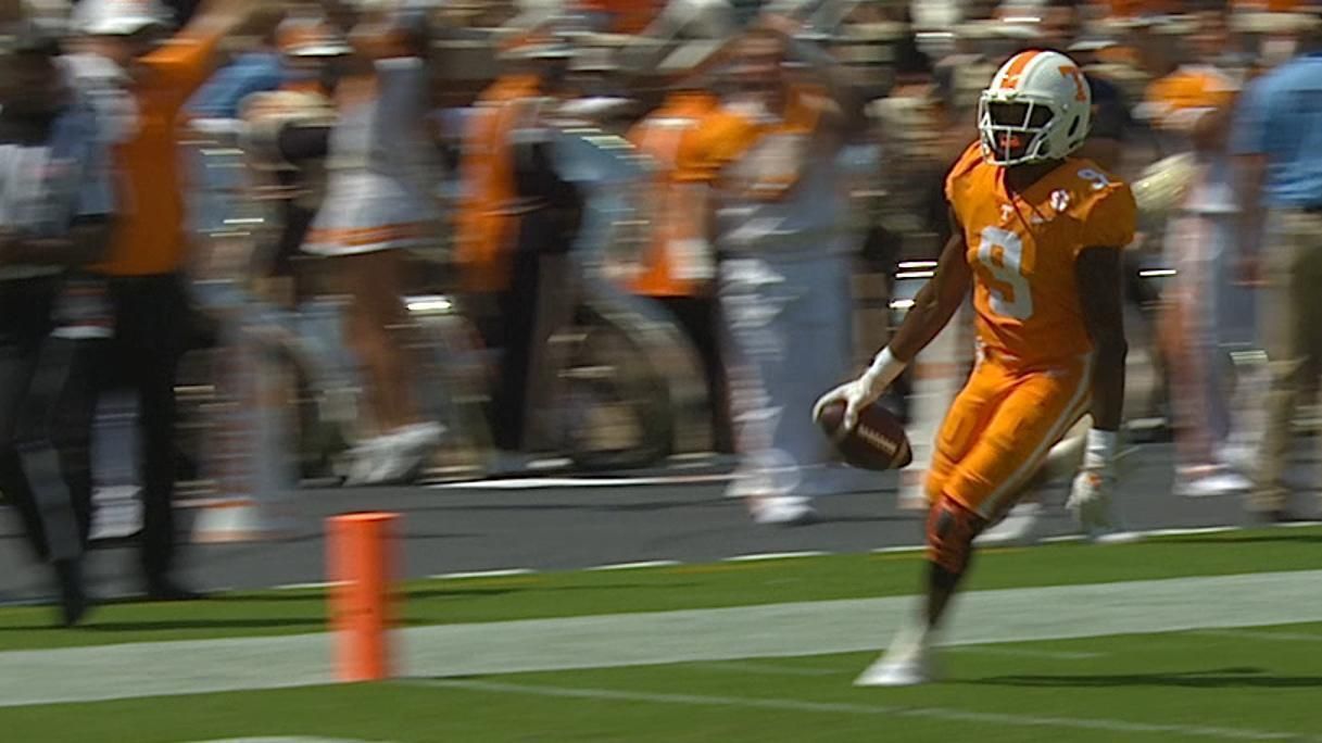 Vols' Jimmy Calloway dodges 2 defenders on 44-yard TD catch - ESPN Video