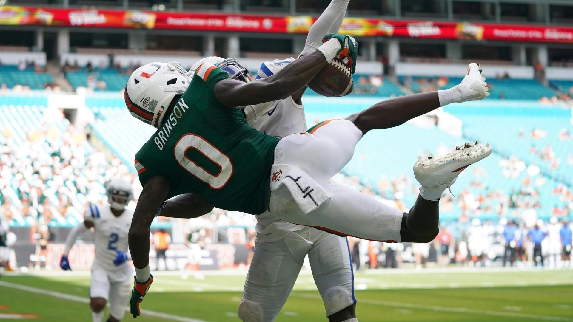 Miami WR hauls in incredible one-handed TD grab - ESPN Video