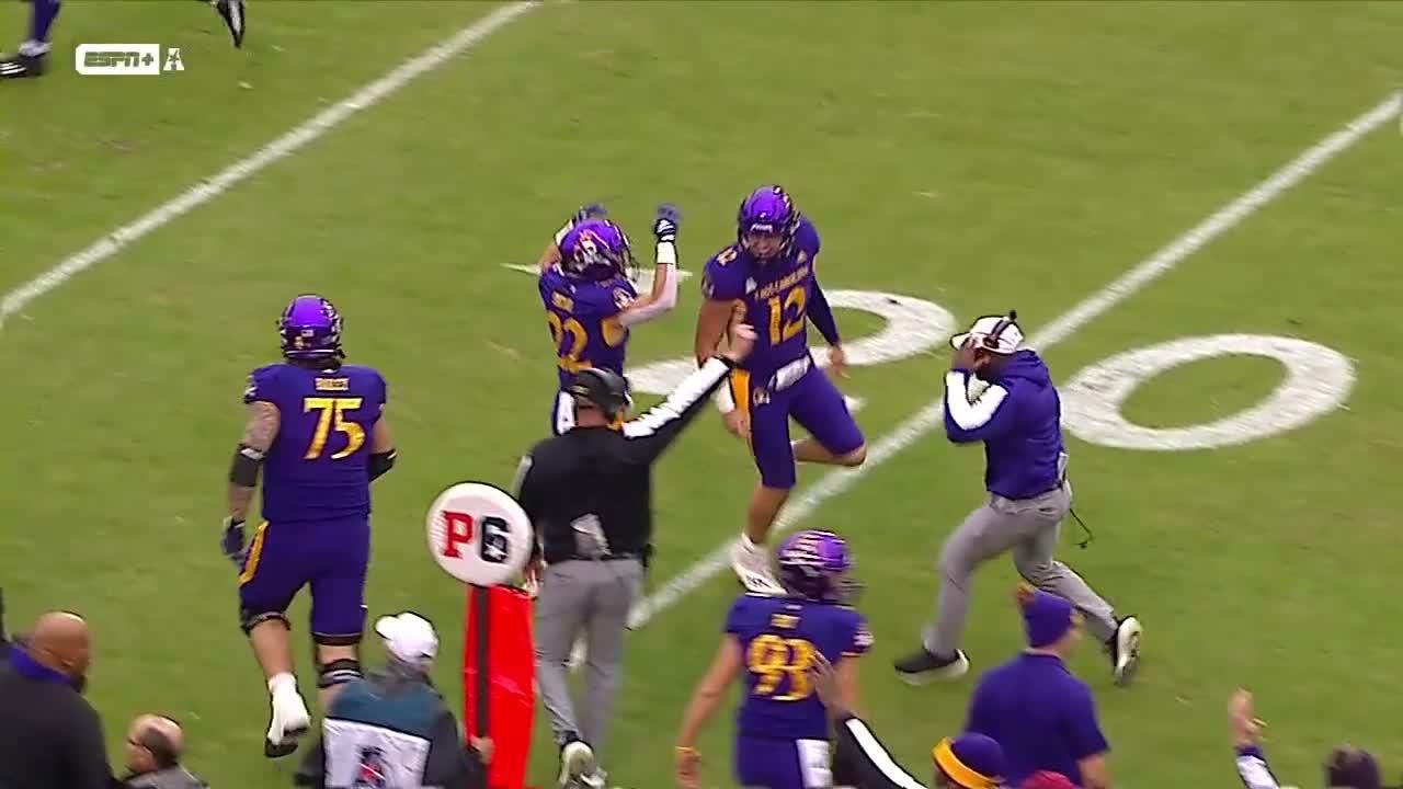 Ryan Jones goes full extension with his arms to haul in this TD - ESPN ...