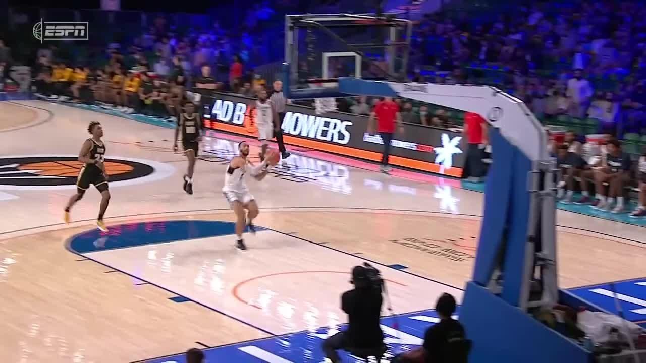 Andre Jackson makes beautiful pass for a basket - ESPN Video