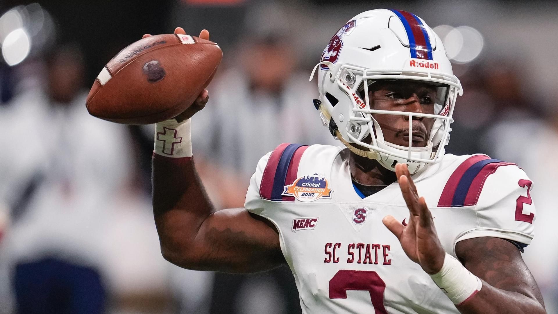 Corey Fields' 4 TD passes lead SC State to Celebration Bowl win - ESPN ...