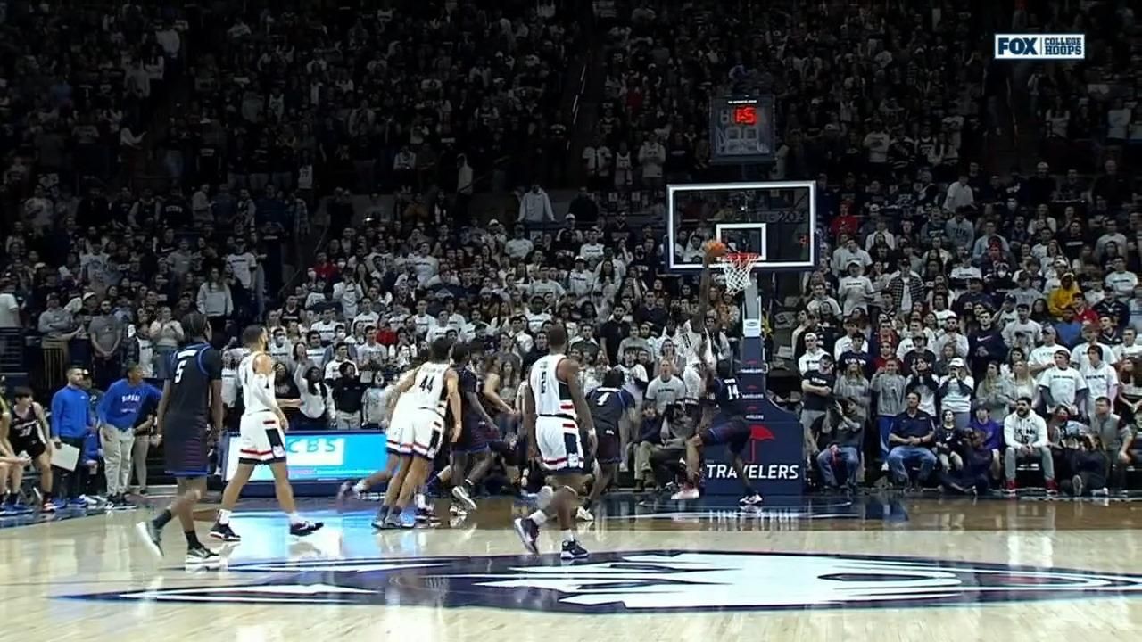 Jackson makes no-look pass for UConn bucket - ESPN Video