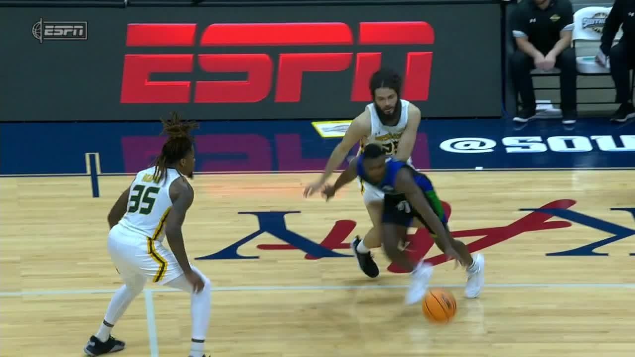 Jalen Jackson shows off his vision with nice dime vs. SE Louisiana ...