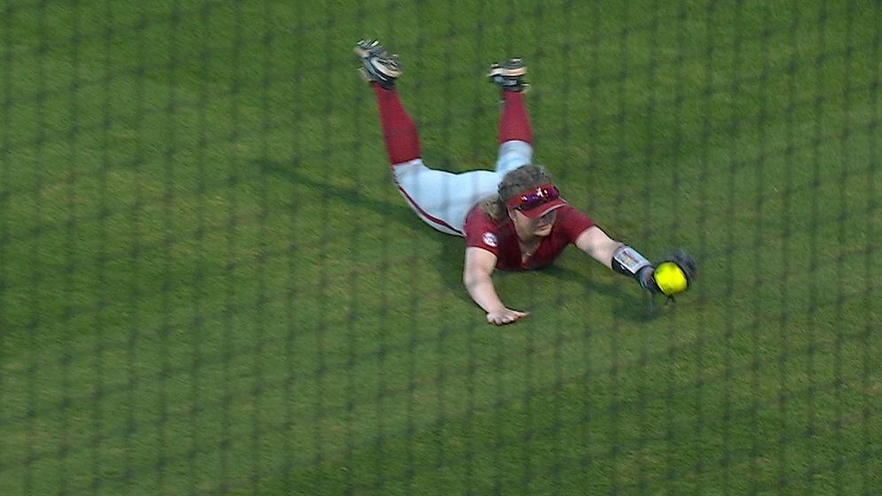 Alabama RF lays out for great scoop catch - ESPN Video