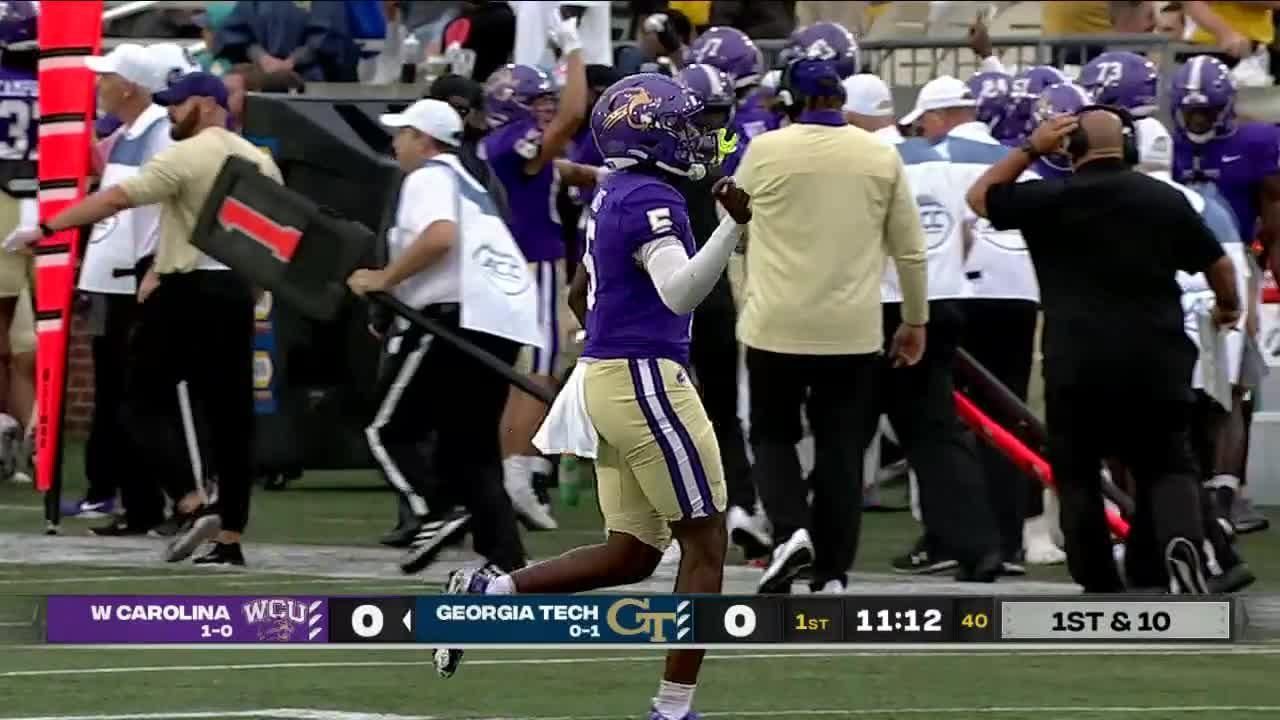 Carlos Davis airs it out for 49-yard touchdown - ESPN Video
