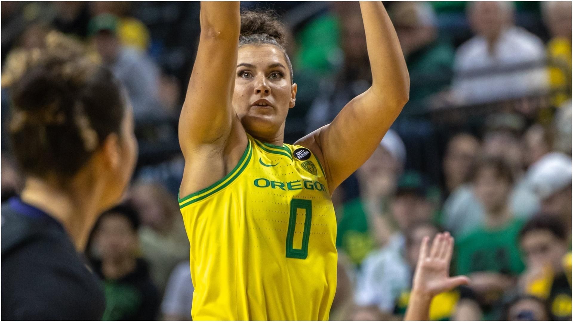 Taya Hanson splashes game-icing 3 for Oregon - ESPN Video