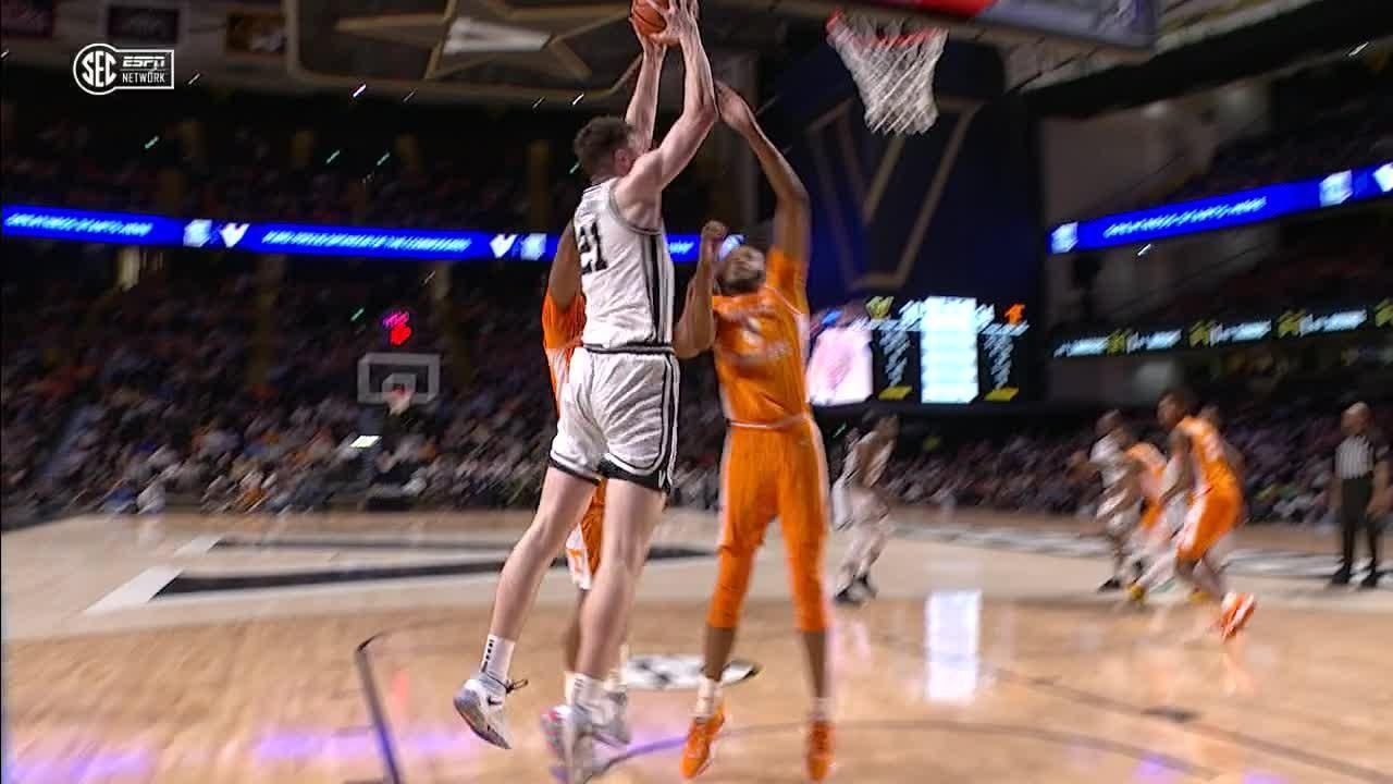 Liam Robbins elevates for flush vs. Tennessee Volunteers - ESPN Video