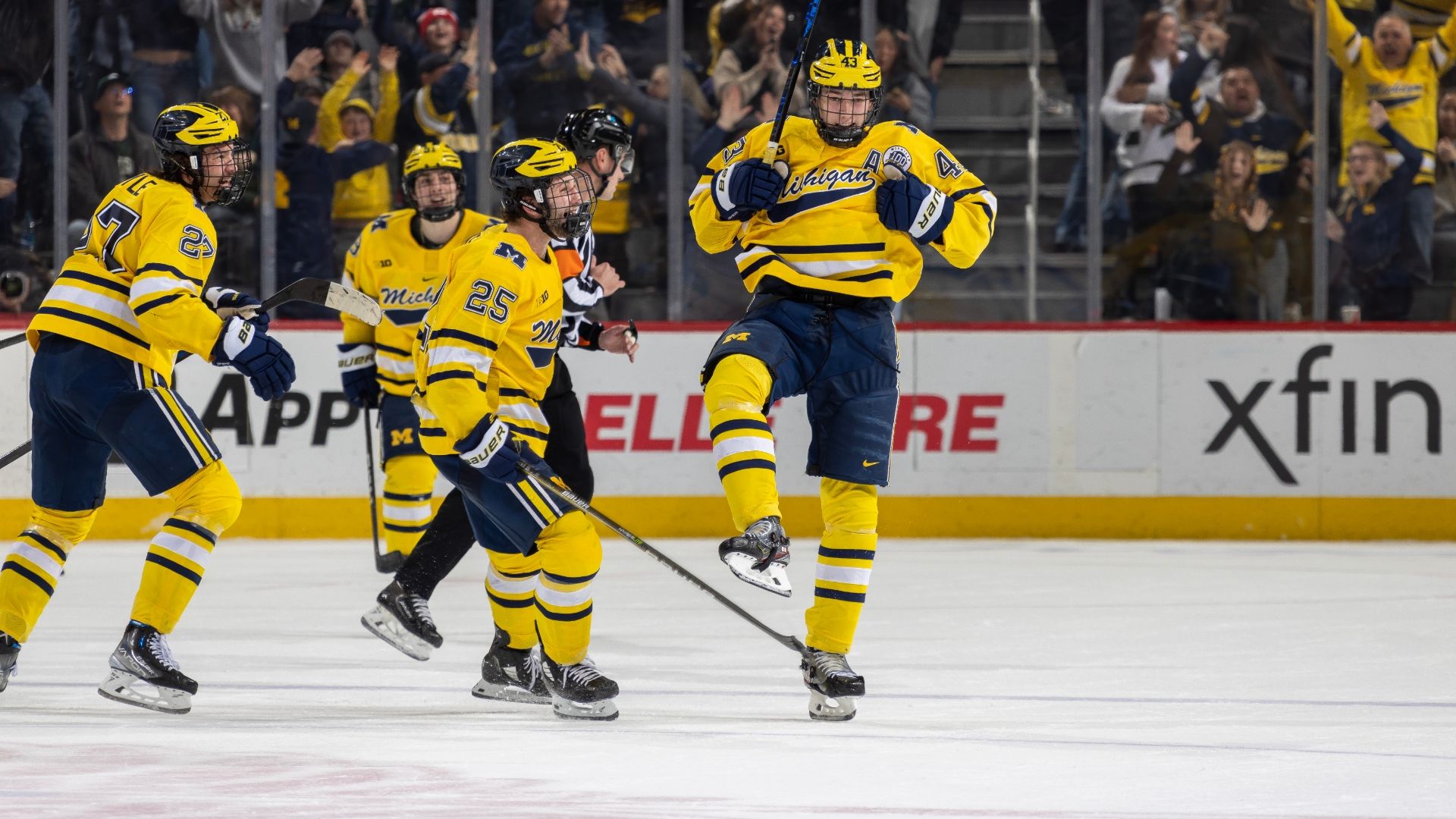 Michigan's Luke Hughes beats Michigan State in final second of OT ...