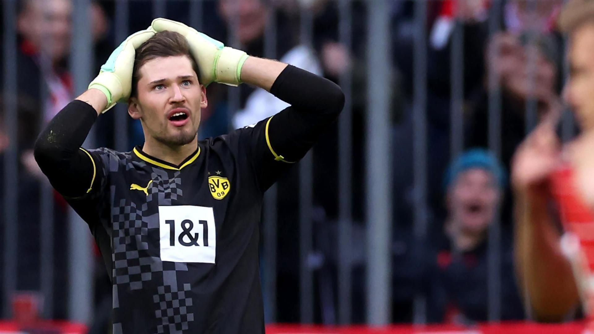 Calamitous error from Dortmund keeper gives Bayern the lead - ESPN Video