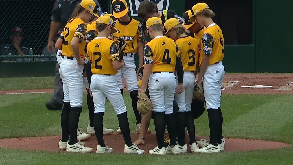 Tennessee Little League coach spreads his father's ashes on the mound ...