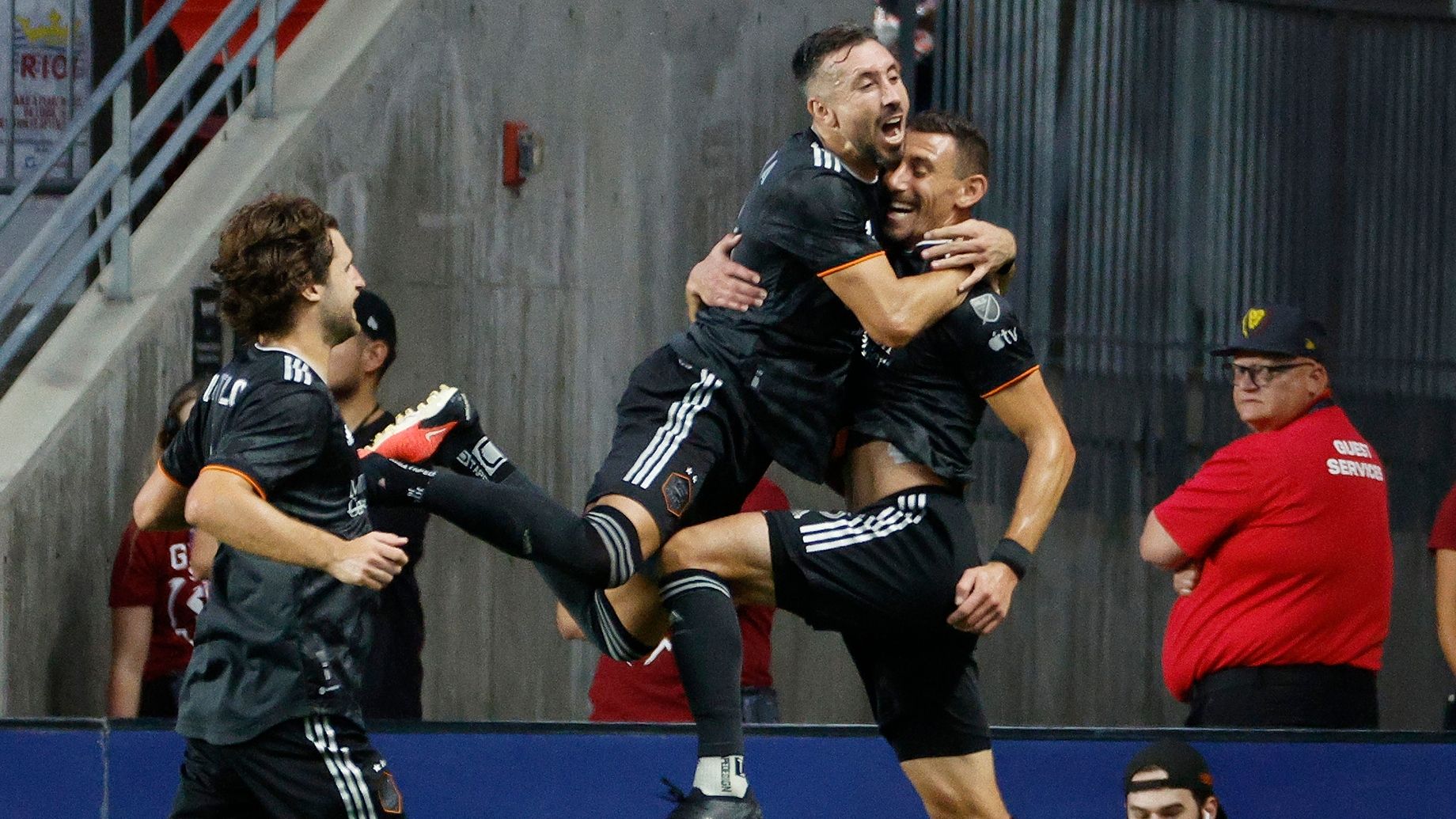 Daniel Steres scores a header for Houston Dynamo - ESPN Video