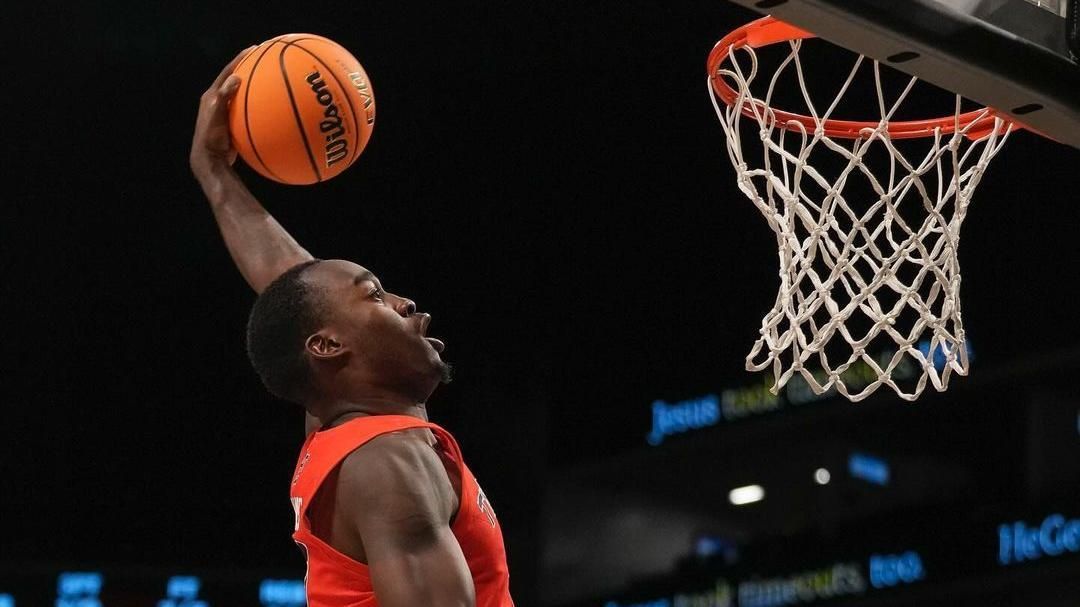 Auburn's Jaylin Williams has one-handed windmill dunk - ESPN Video