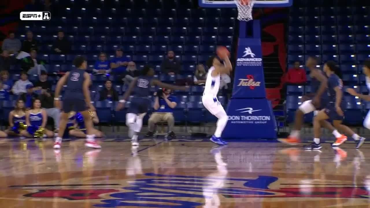 Isaiah Barnes throws down big slam vs. South Carolina State Bulldogs ...