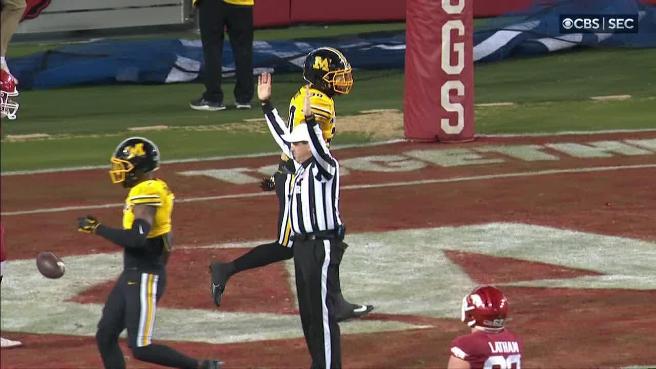 Jayden Jernigan recovers a fumble in the end zone for a Mizzou TD ...