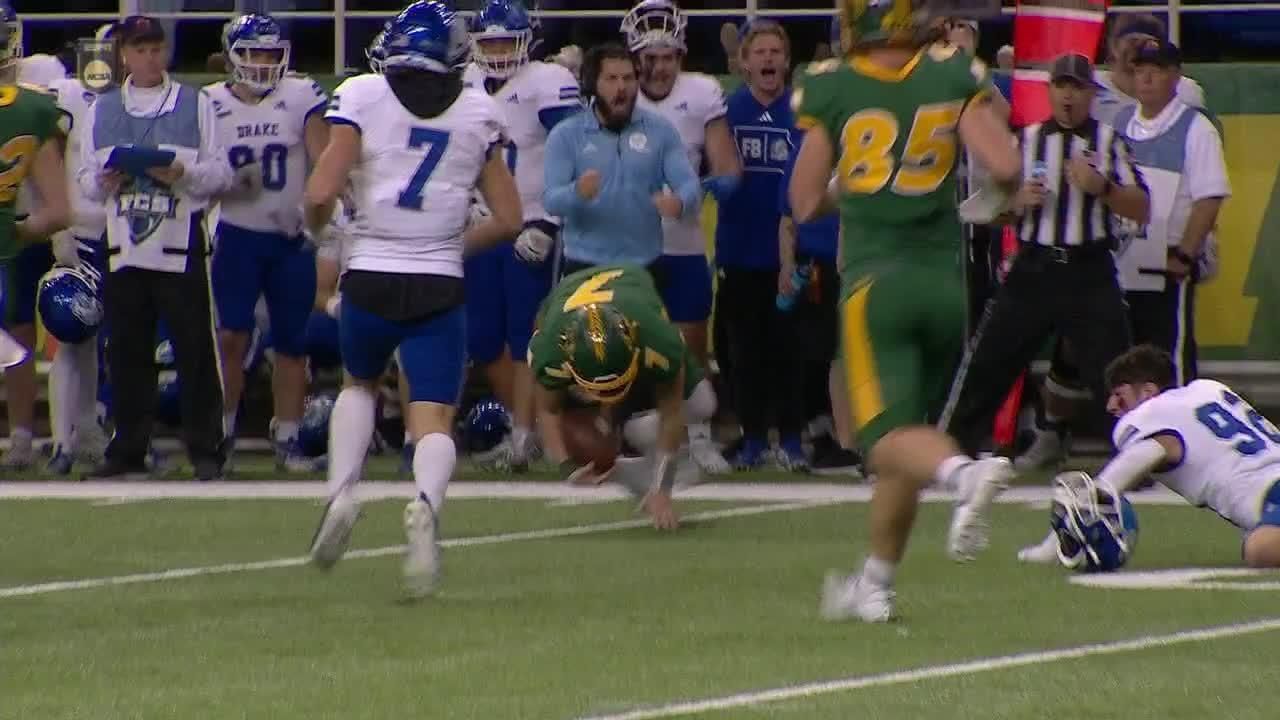 Collin Schremp makes timely sack vs. Drake - ESPN Video