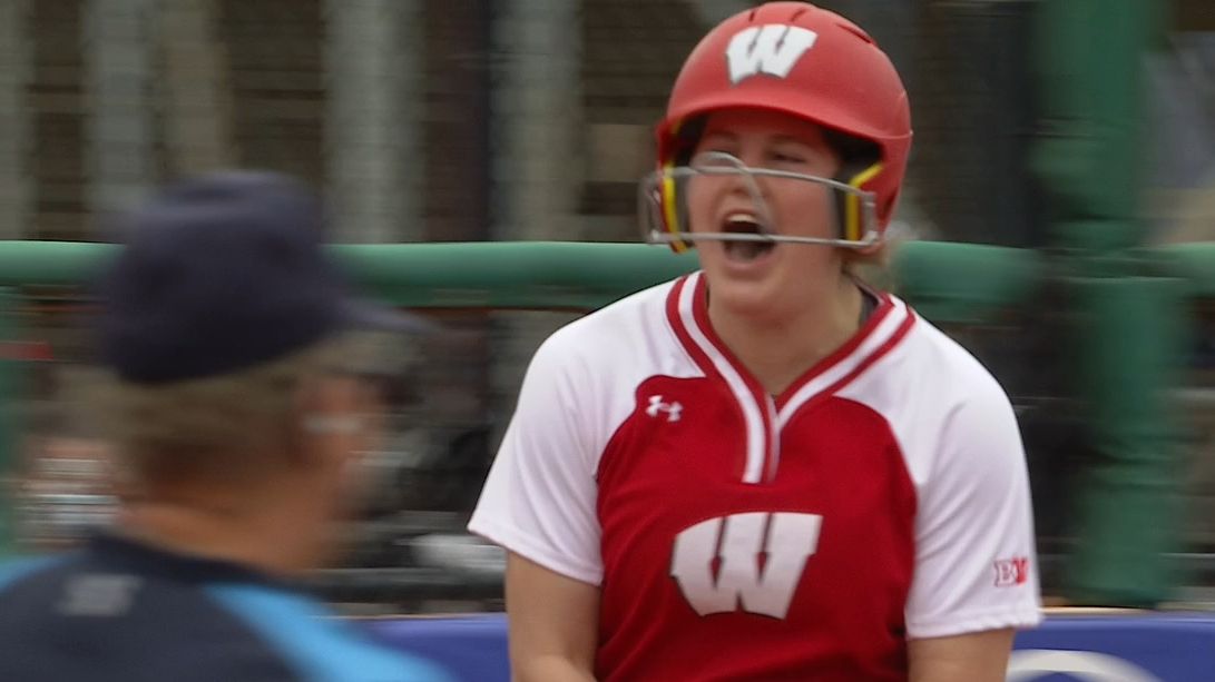 Ellie Hubbard crushes a 2-run HR for Wisconsin - ESPN Video
