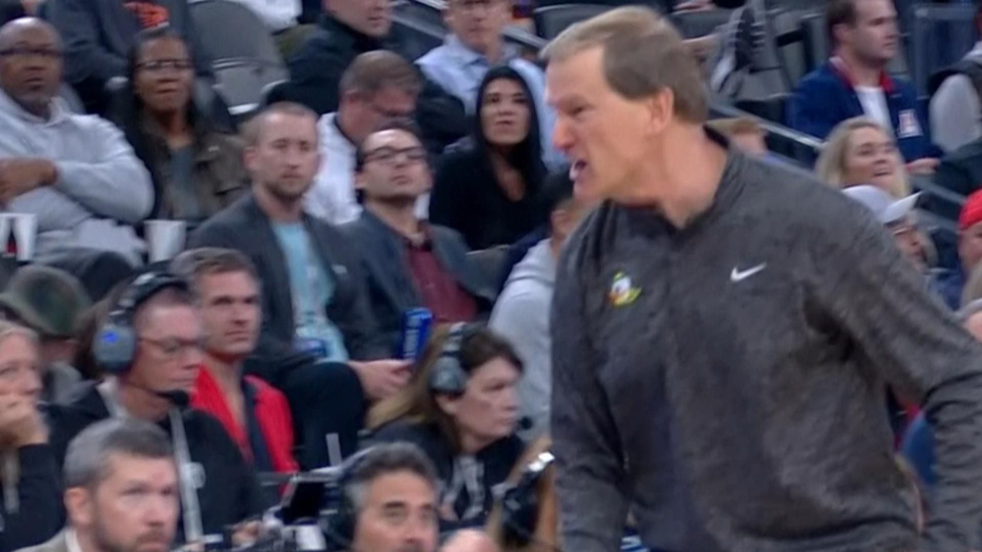 Oregon coach screams at bench after technical foul - ESPN Video