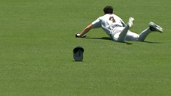 Oregon State's Dallas Macias makes spectacular diving catch in left ...