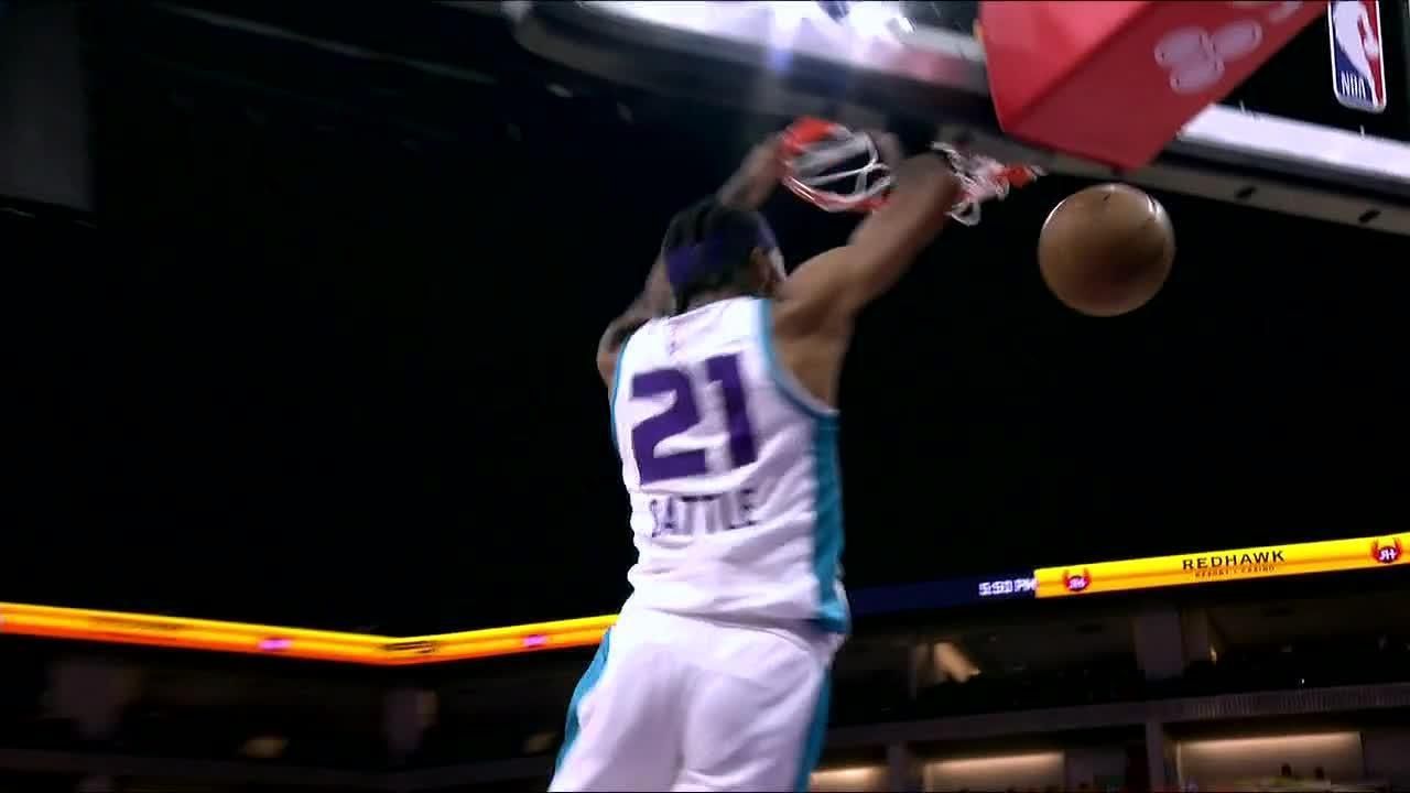 RaeQuan Battle slams it on back-to-back possessions - ESPN Video