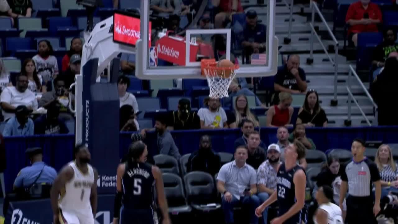 Zion flips in a nice layup for the Pelicans - ESPN Video