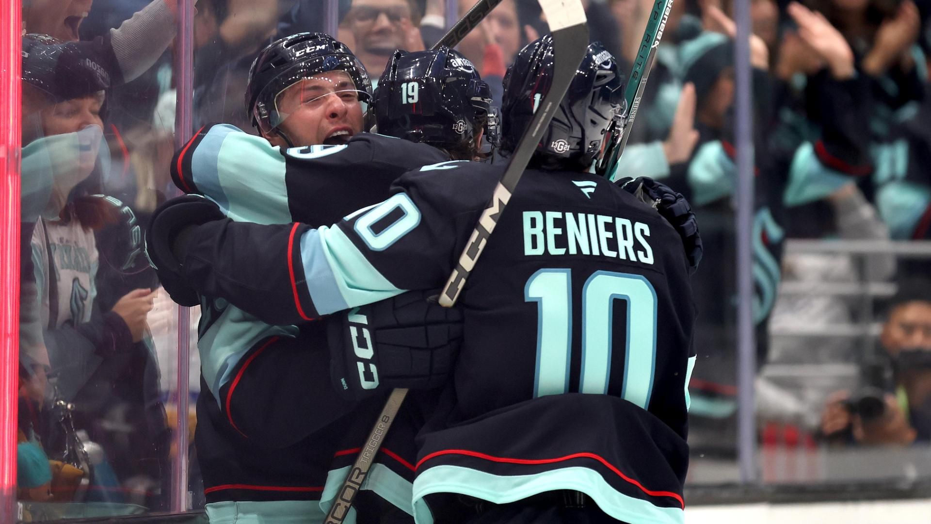 Vince Dunn scores the first goal of the Kraken's season - ESPN Video