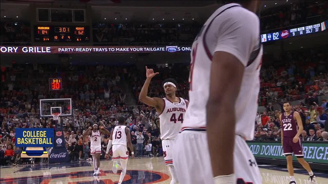 Dylan Cardwell throws down powerful dunk vs. Mississippi State Bulldogs ...