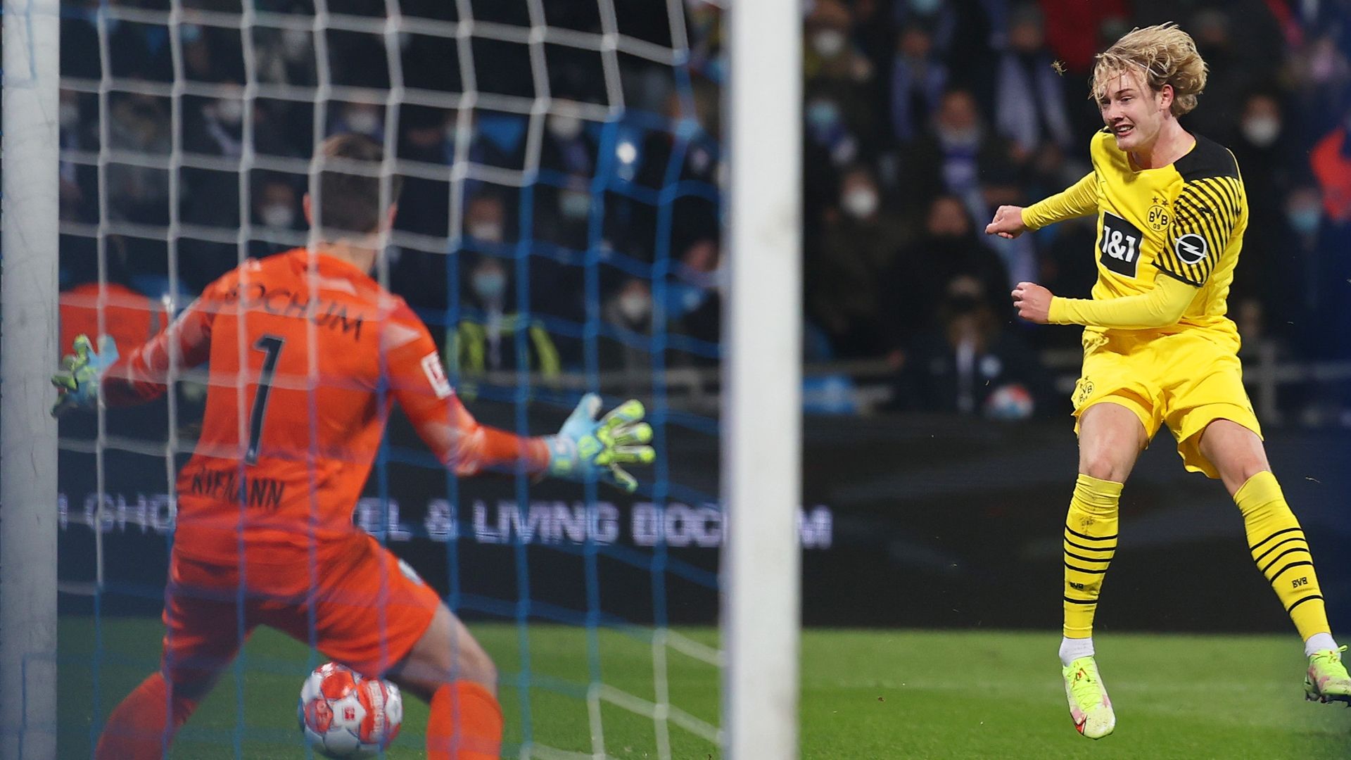 Julian Brandt scores late to salvage draw for Dortmund - ESPN Video