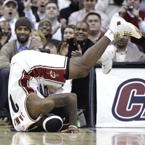 Cover me: LeBron outdoes Kobe in head-to-head defense - ESPN